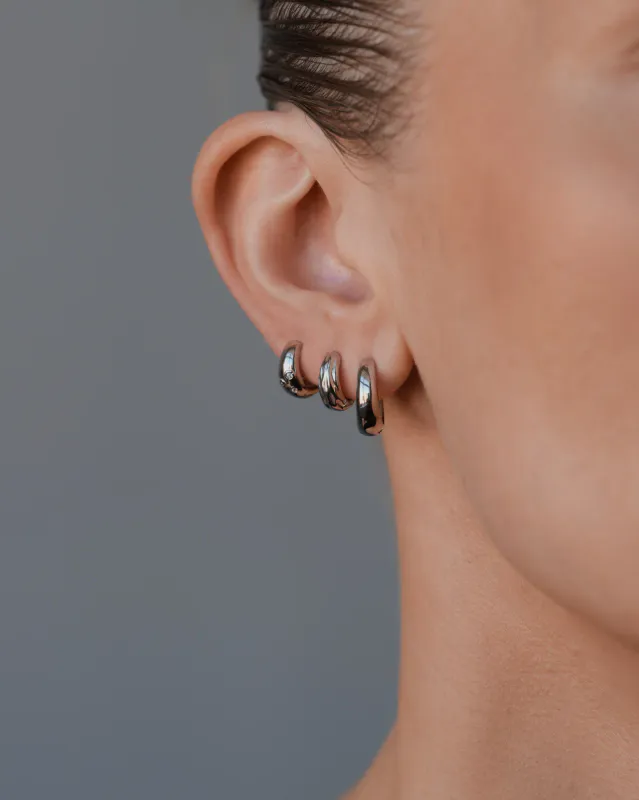 Philippa Studios Dome Structured Hoops Small Sølv - Forma Studio